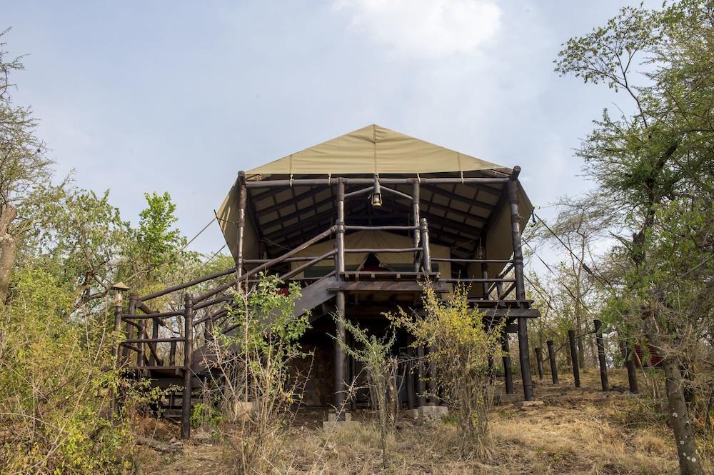 KIRAWIRA SERENA CAMP - Untouched Wilderness Trips KIRAWIRA SERENA CAMP - Untouched Wilderness Trips